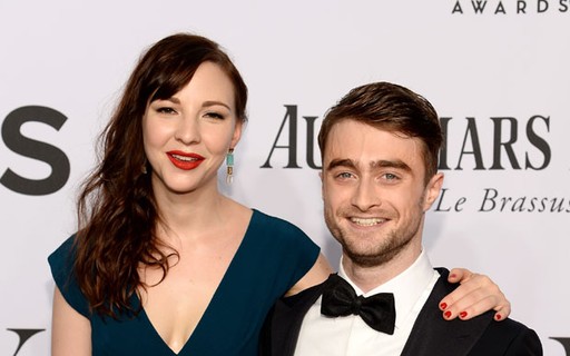 Nova namorada? Daniel Radcliffe prestigia evento acompanhado - Quem ...