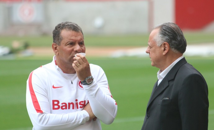 Celso Roth encaminha Inter com cinco titulares para semifinal contra o Galo