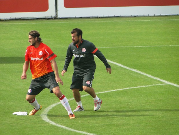 Dunga 'aperta' atacantes do Inter e relembra tempos de volante em ...