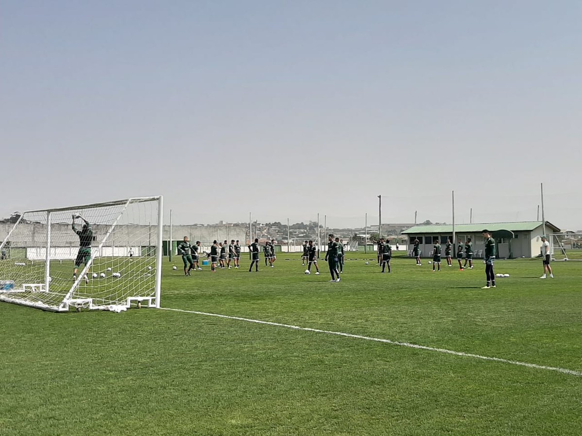 Rafinha fica fora de treino e é avaliado no Coritiba antes da partida ...