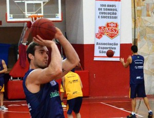 Murilo Becker controla ansiedade para estreia no playoff do NBB ...