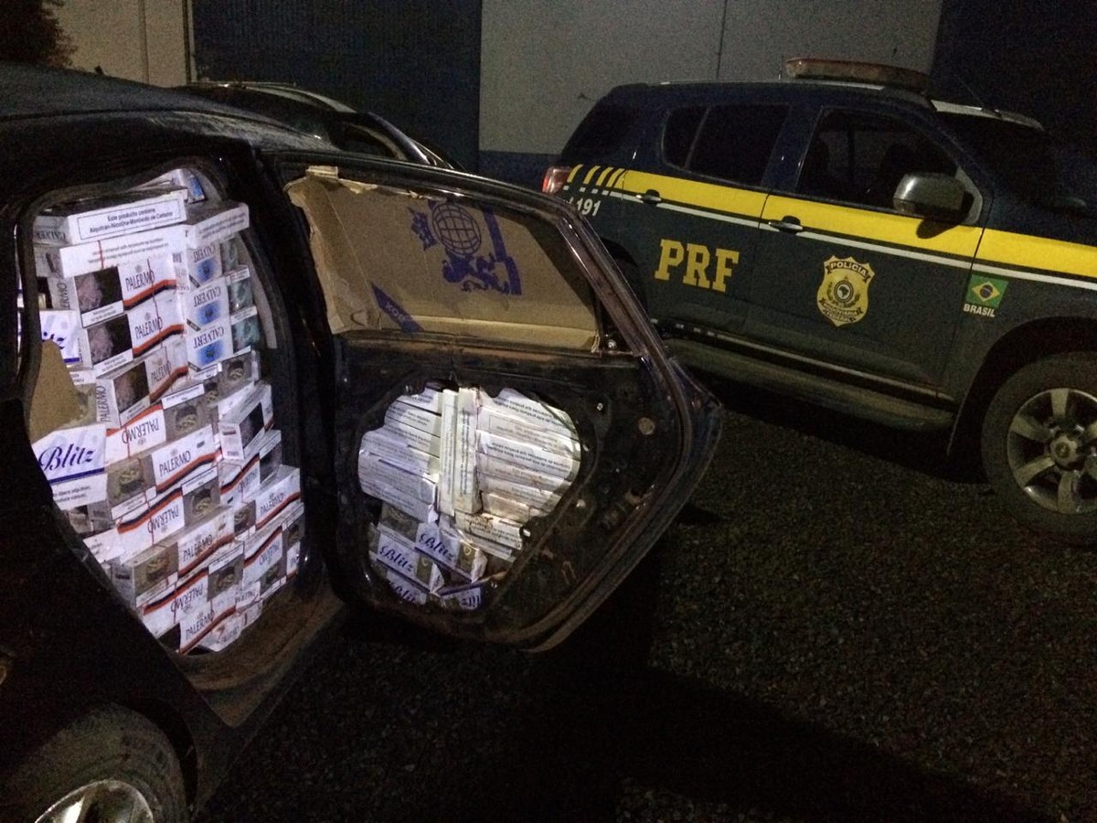 Prf Apreende 17 5 Mil Maços De Cigarros Contrabandeados Em Carro