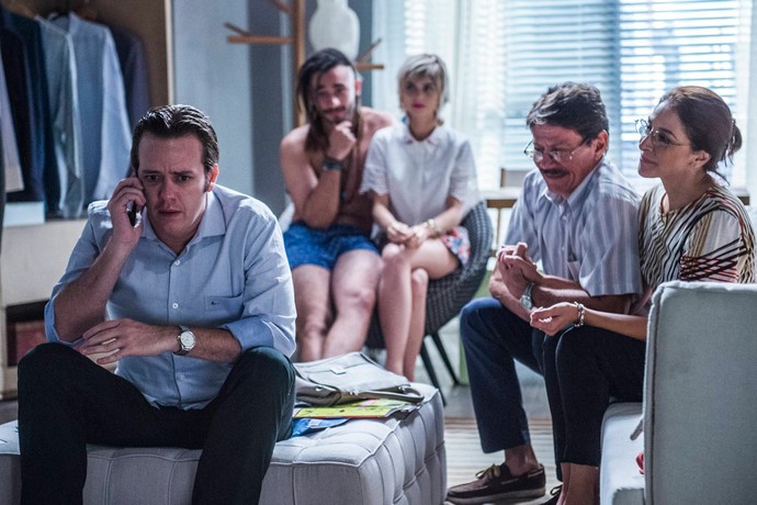 Max implora para Adele ser sua nova namorada de fachada - notícias em ...