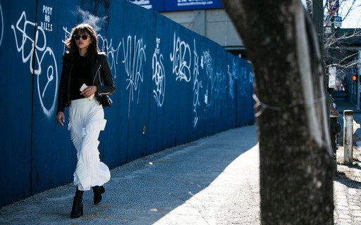 Street style: ricas layers ganham as ruas durante a NYFW - Vogue ...