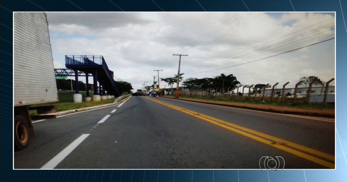 G1 - Idoso morre atropelado em faixa de pedestre após descer de ônibus - notícias em Goiás