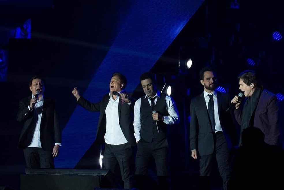 'Amigos 20 anos': Estreia de turnê tem mais de 40 hits dos sertanejos e ...
