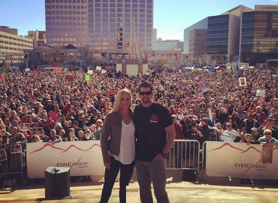 Marido de Holly Holm exalta respeito dos parceiros de equipe da campeã