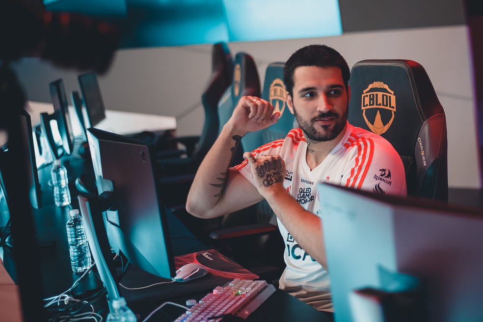 "Rexpeitavelmente" vencedor: Felipe "brTT", o rei do Flamengo no League ...