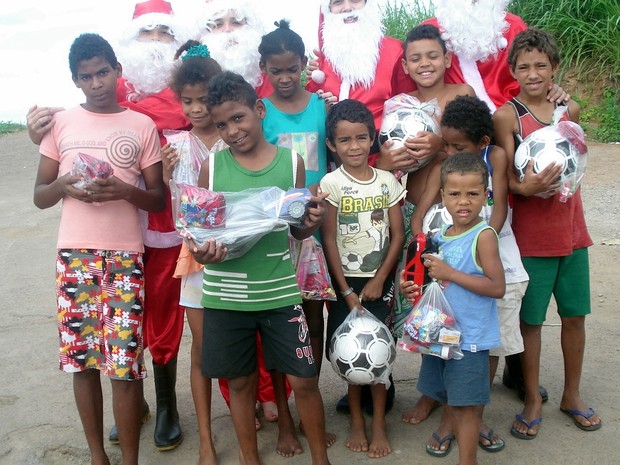 G1 - Voluntários transformam o Natal de pessoas carentes em Fabriciano ...