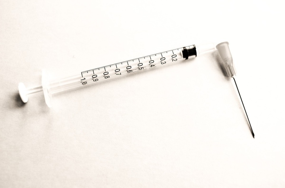 Seringas contaminadas e transfusões explicam 800 casos de HIV no ...