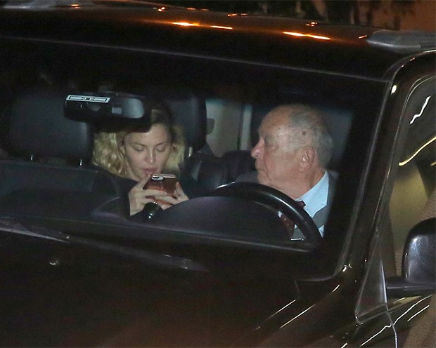 Após casamento VIP no Rio, Madonna embarca para Portugal com a família ... Após casamento VIP no Rio, Madonna embarca para Portugal com a família ...