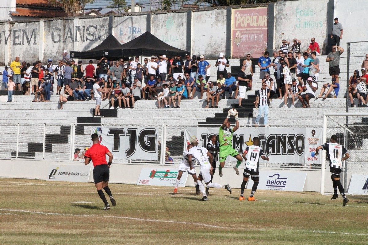 Matheus Silva cita jogo difícil e valoriza vitória do Araxá contra o ...