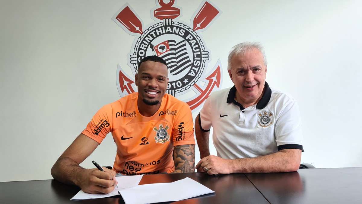Goleiro Carlos Miguel assina novo contrato com o Corinthians ...