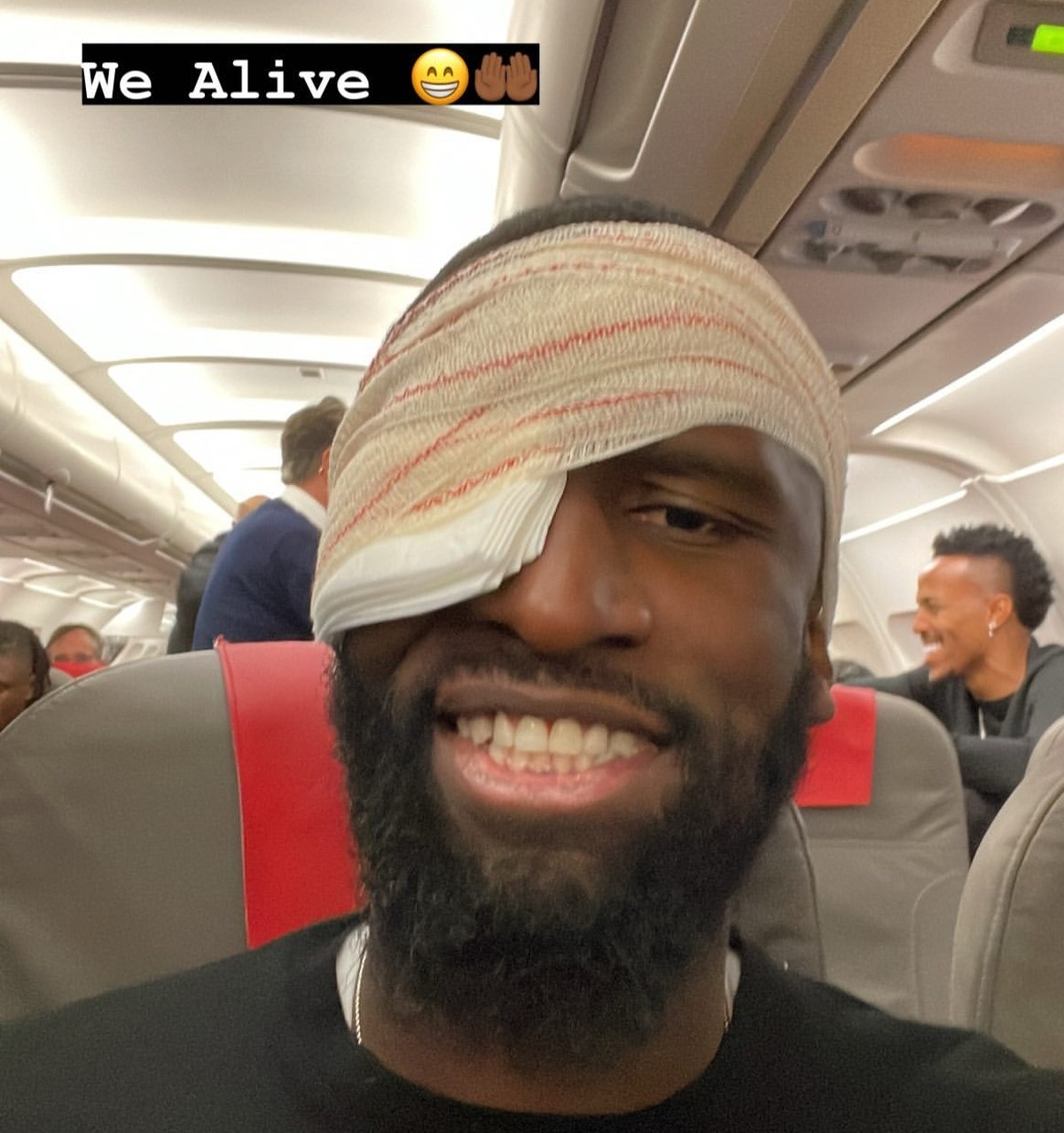 Rüdiger posa com rosto enfaixado após salvar Real Madrid: "Estamos ...