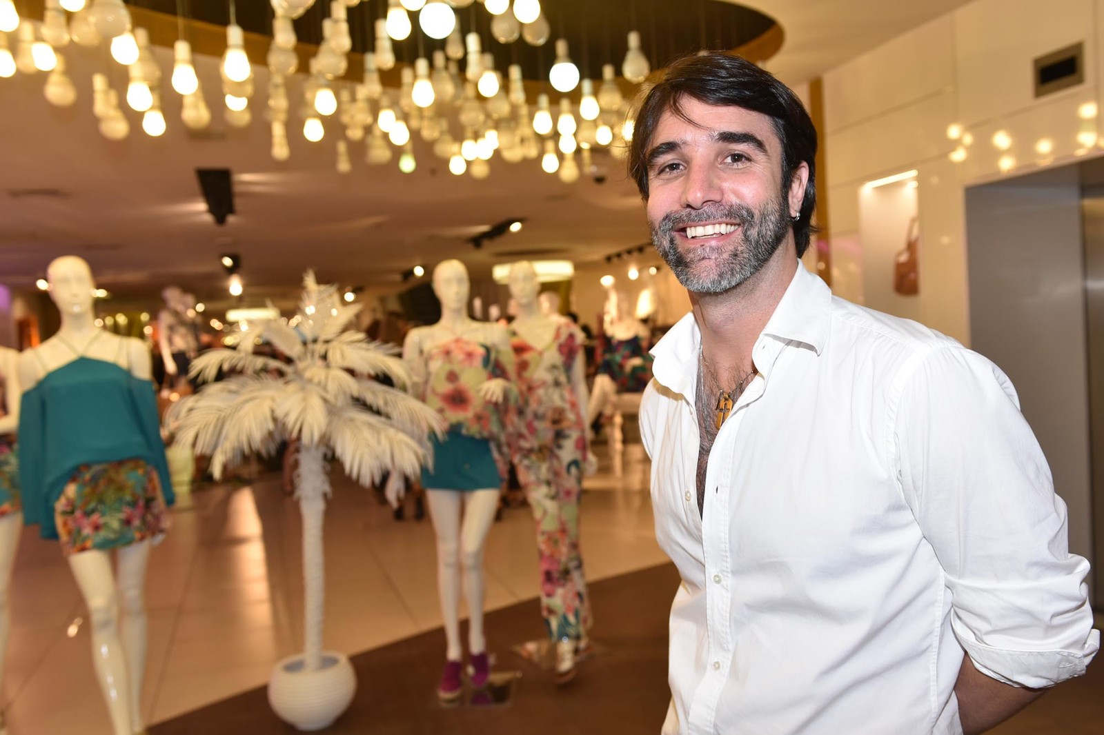 Adriana Barra recebe convidados para lançar special collection da C&A ...