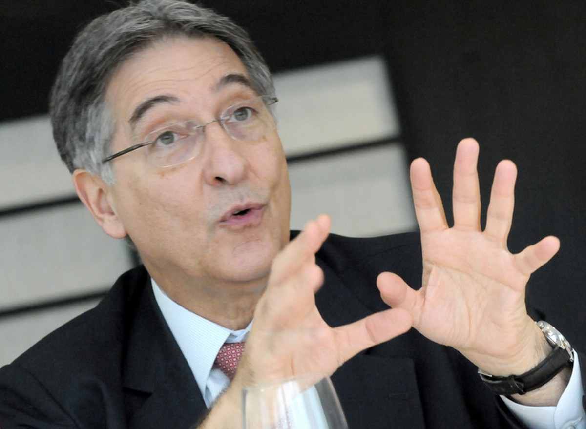 Pimentel prepara dossiê contra Aécio | Política | Valor Econômico