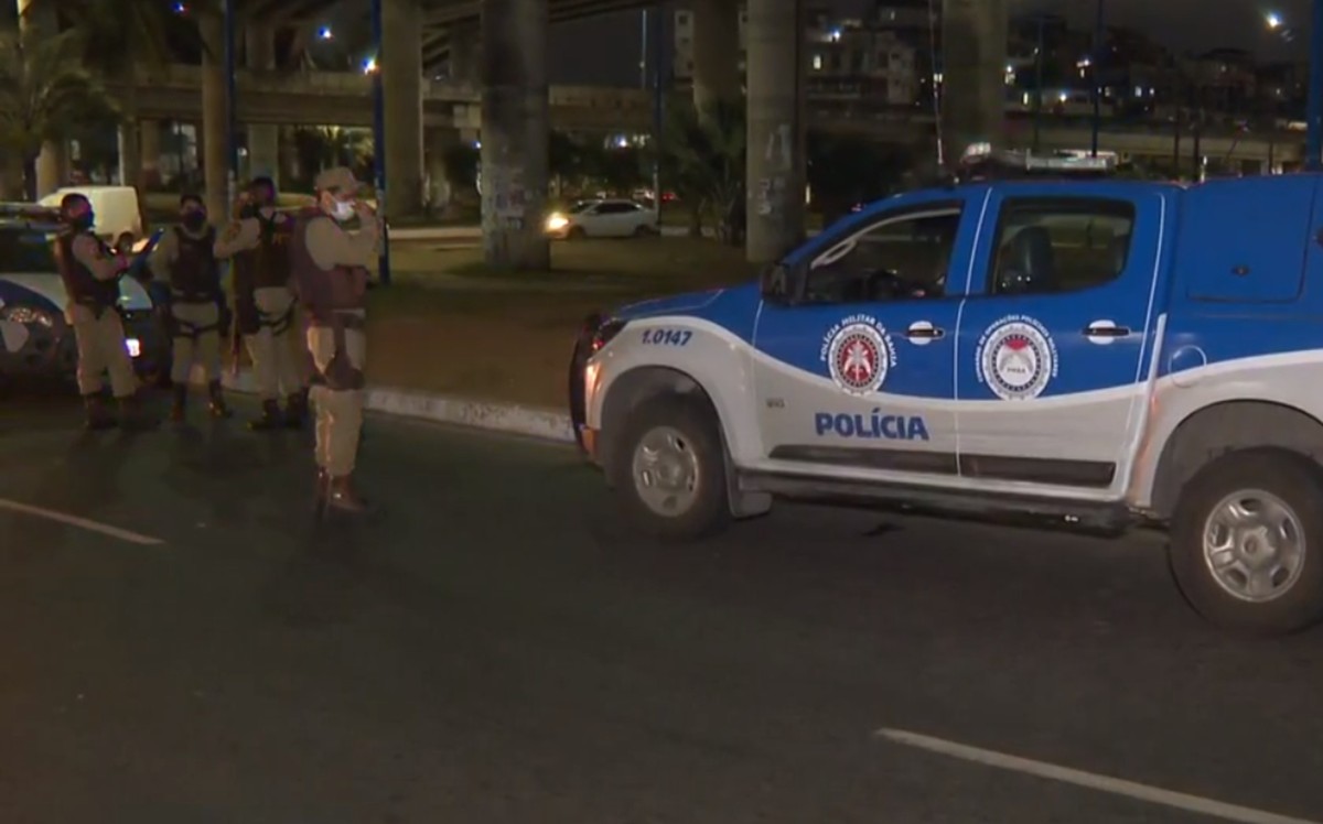 Suspeitos De Assalto Provocam Batida Entre Moto E Carro Durante Fuga Em