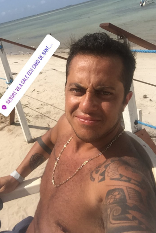 Thammy Miranda curte dia de praia com namorada - Quem | QUEM News