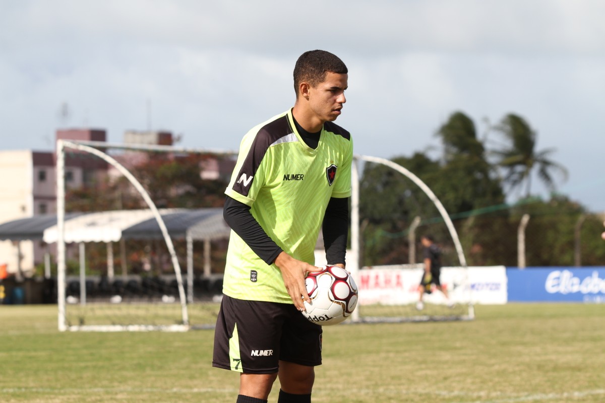 Após dois meses emprestado ao Mirassol, volante Djavan retorna ao ...