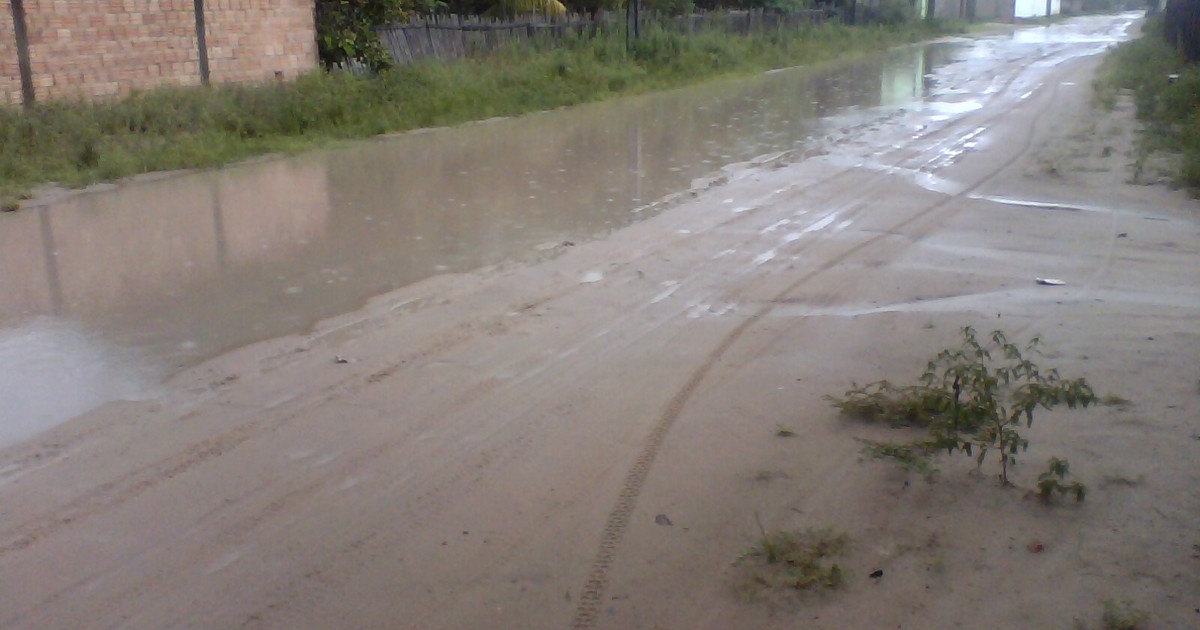 G1 - Chuva agrava problemas em rua sem asfalto, diz morador de Boa ...