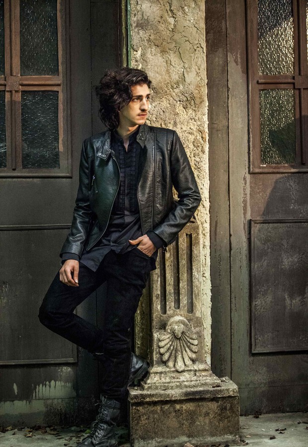 Johnny Massaro se prepara para amor fantasma com Marina Ruy Barbosa em ...