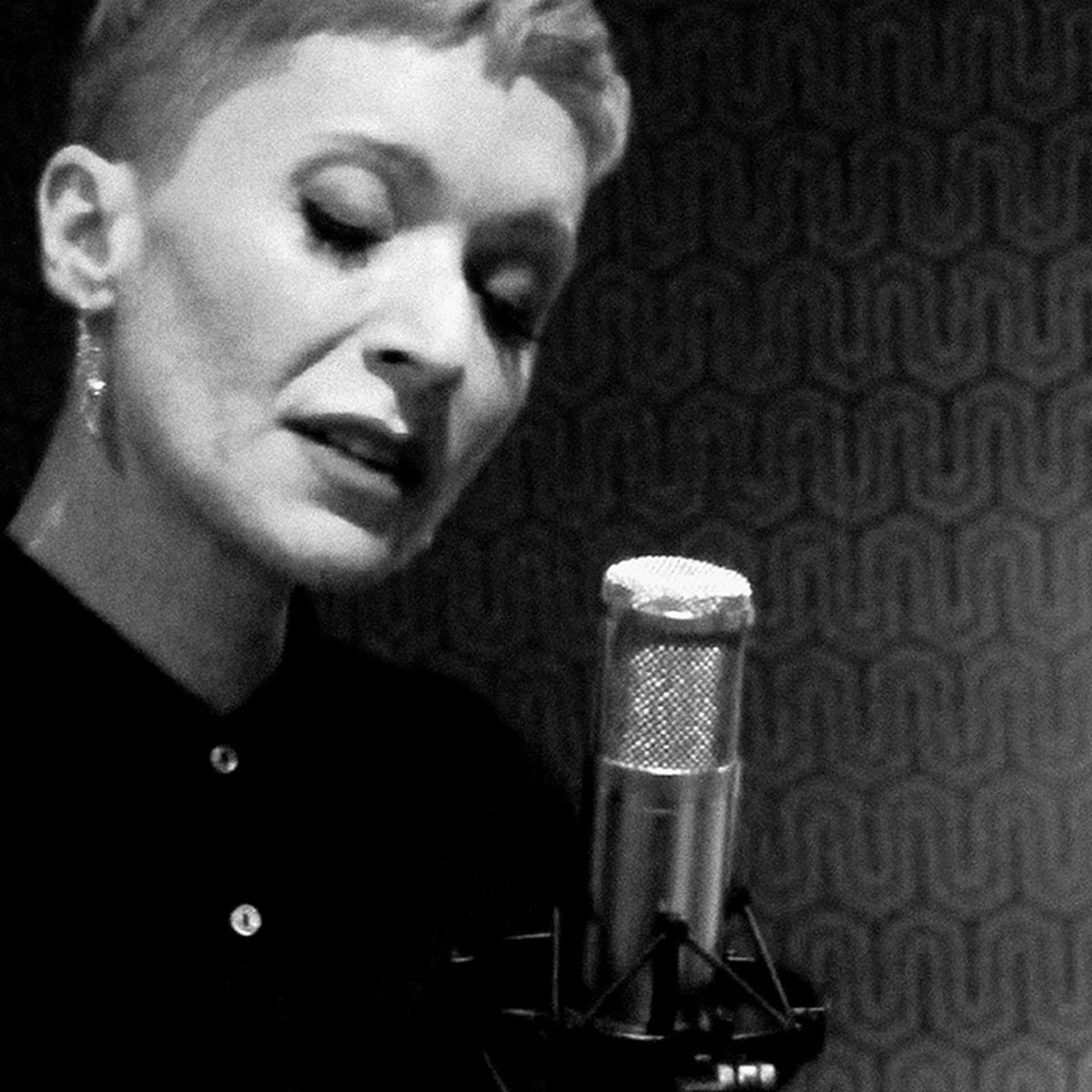 Patricia Marx canta João Gilberto com apuro em EP de beleza atemporal ...