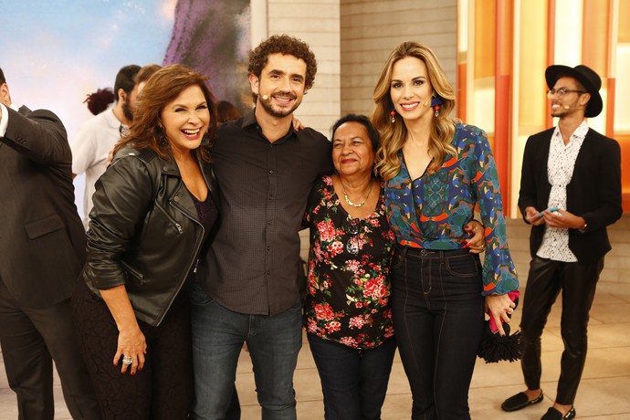 Veja fotos dos bastidores do 'Encontro' com Aline Fanju, Daniel ...