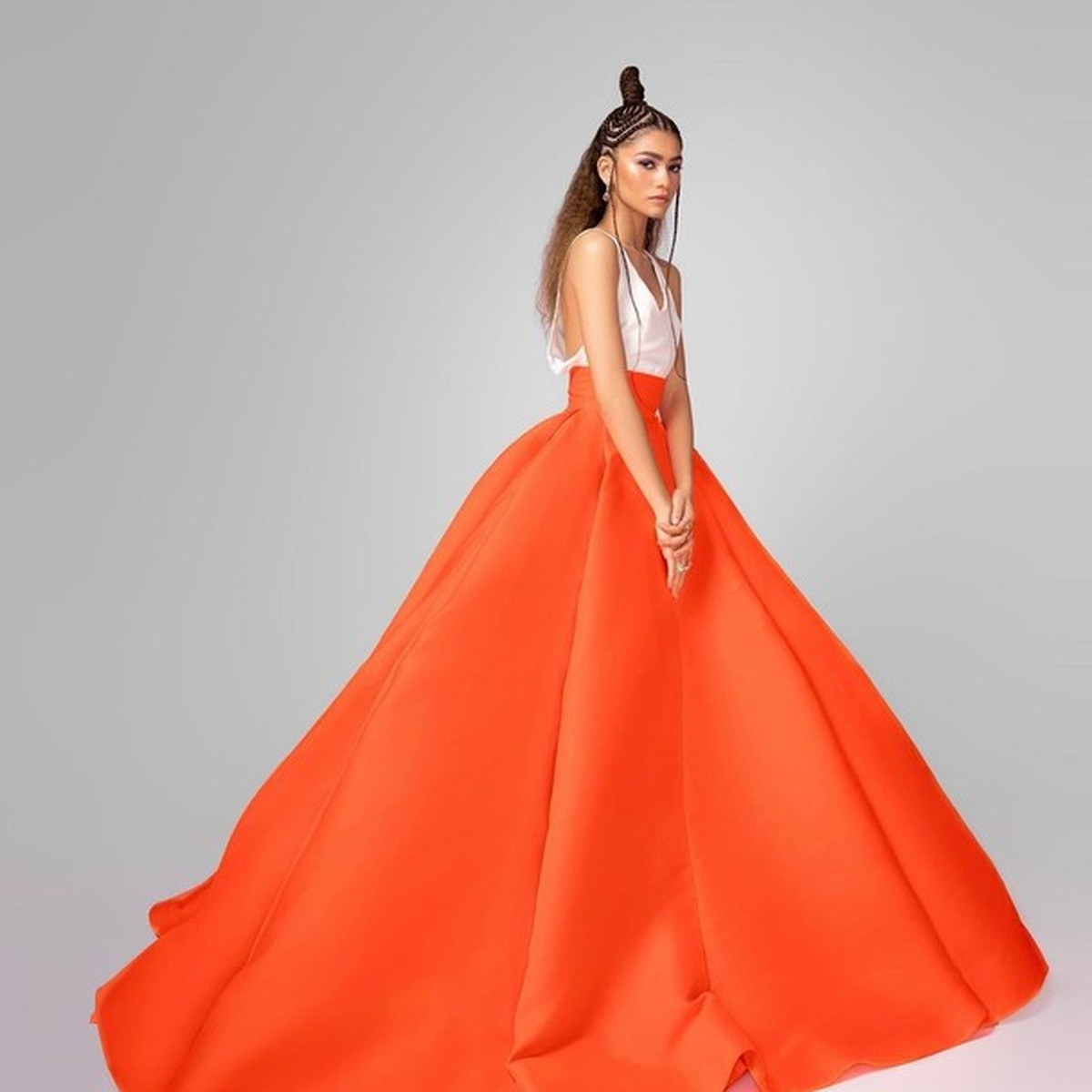 Zendaya com saia volumosa e regata da Alta-Costura, Ísis Valverde de ...