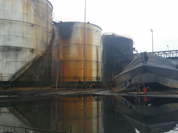 G1 - Militares espanhóis visitam local de incêndio; veja cenário após ...