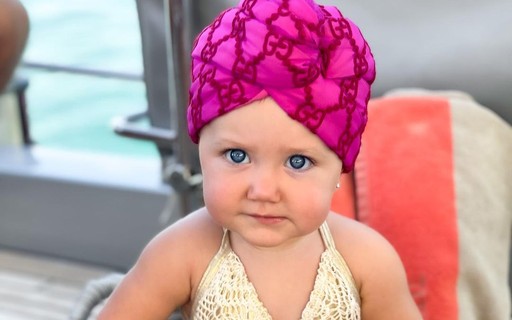 Justus compartilha clique de Vicky usando peça grifada e encanta a web ...