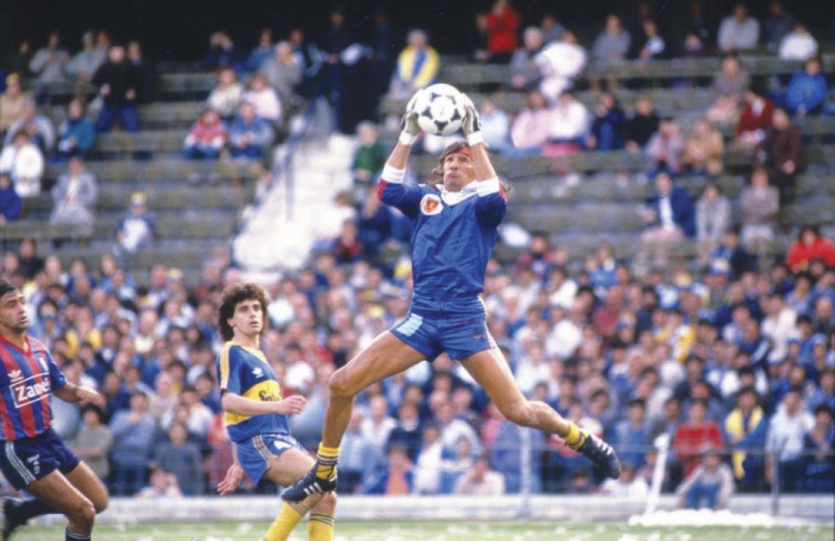 Para matar a saudade da Libertadores: "El Loco" Gatti, o insano goleiro ...