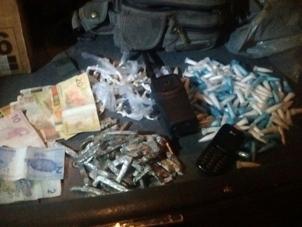 G1 Homens São Presos Com Drogas Durante Operação Da Pm Em Cubatão