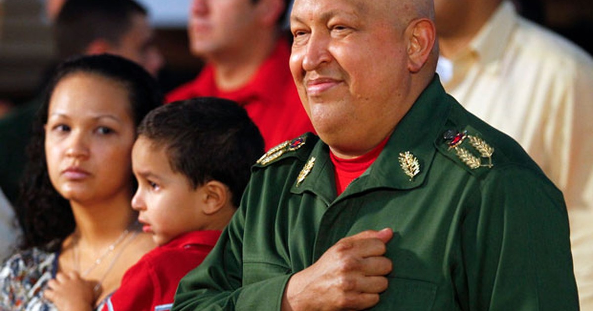 G1 - Hugo Chávez volta de Cuba e diz que está curado do câncer ...