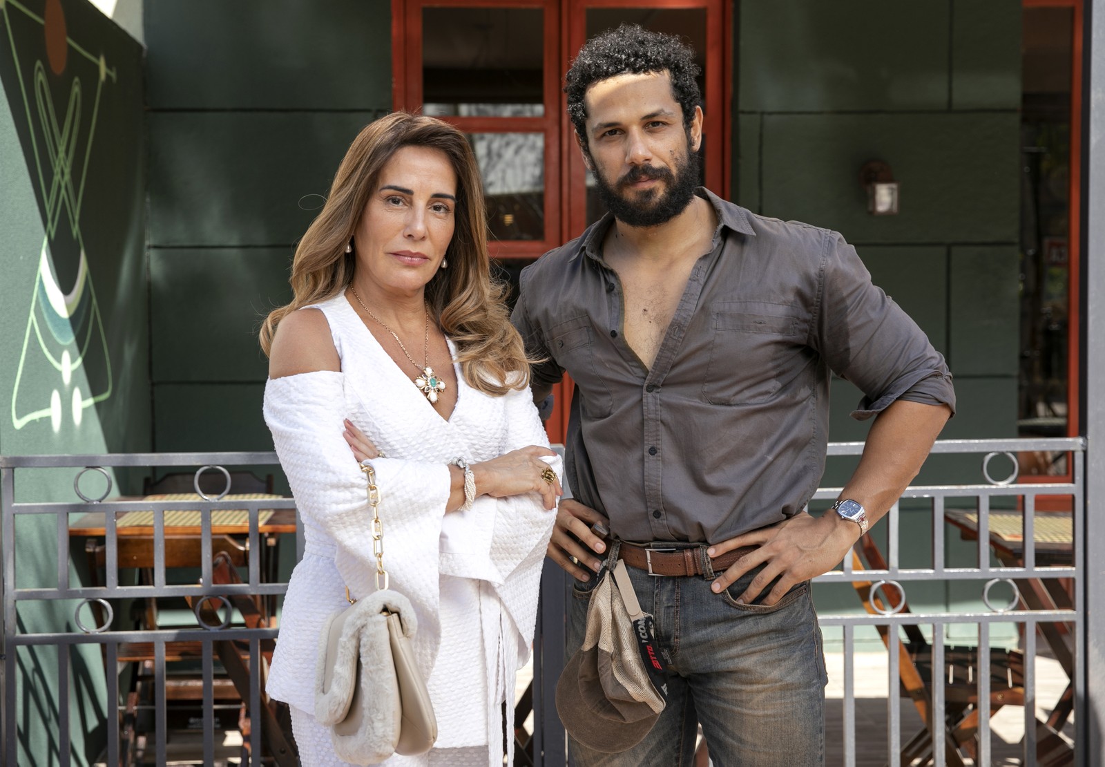 ‘Terra e paixão’: Irene dá golpe em Caio e faz Aline ficar contra ele