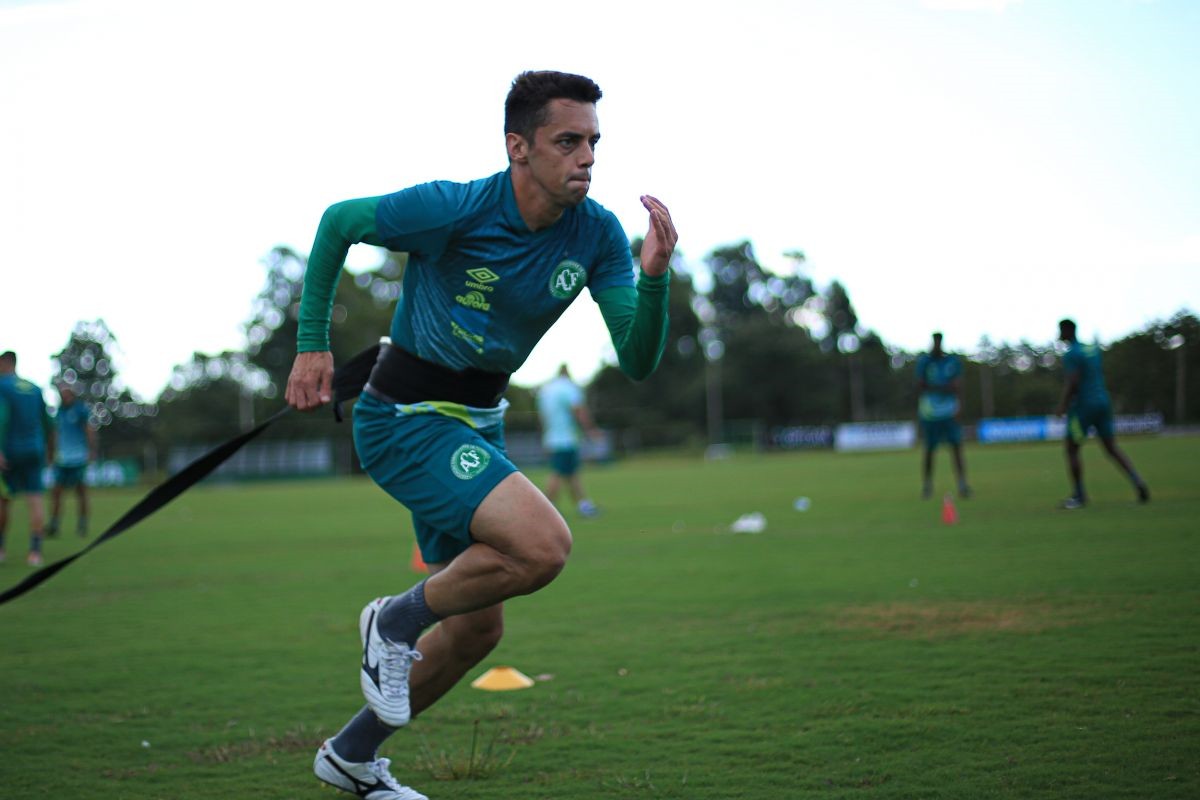 Matheus Ribeiro vê limitação da Chapecoense e aponta caminho para ...