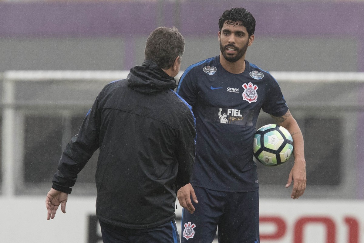 Sem prazo para voltar: Vilson chega a 4 meses de inatividade no ...