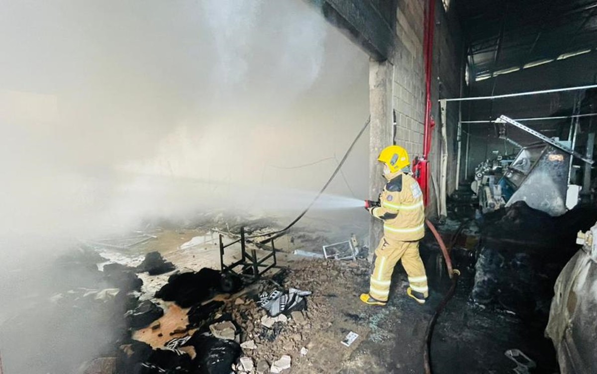 Galpões de empresa têxtil pegam fogo às margens da MG-290, em Borda da ...