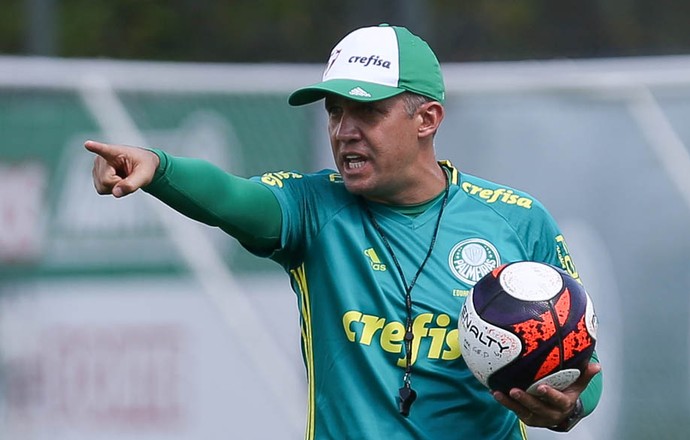 Eduardo Baptista explica cortes entre inscritos do Palmeiras no Paulistão