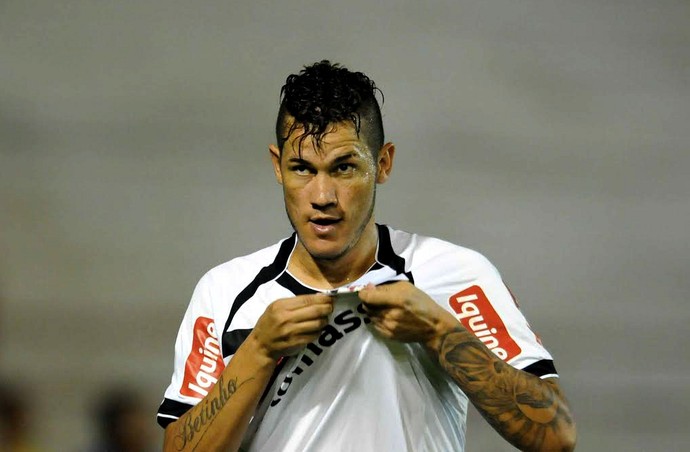 Terceiro gol na Série B coloca Betinho em evidência no ataque do Santa ...