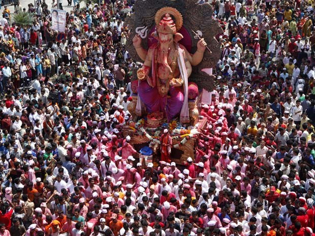 G1 - Hinduístas vão às ruas em festival religioso na Índia - notícias ...