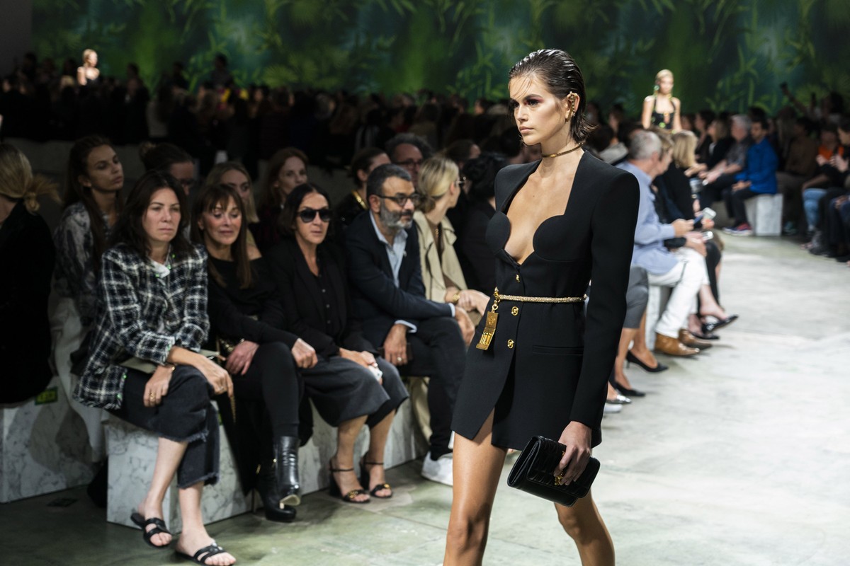 Versace anuncia formato coed para seus desfiles em 2020 | Moda | Vogue