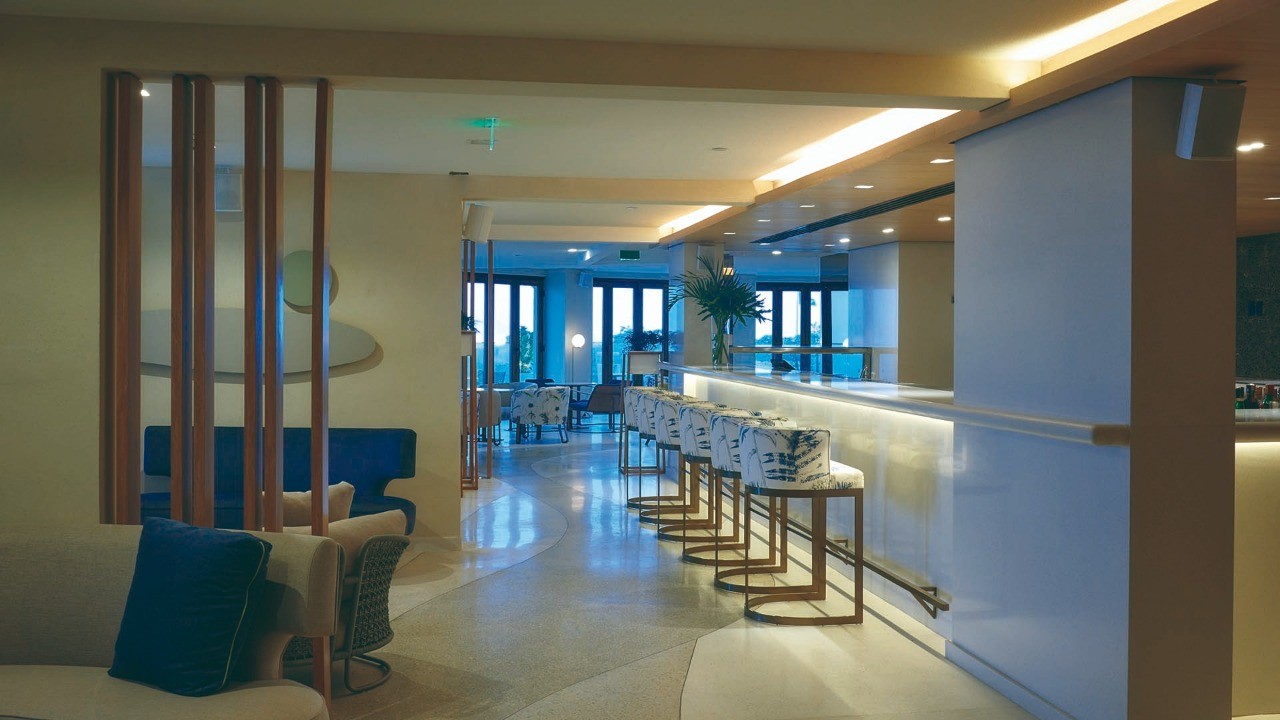 Dança das cadeiras: o entra e sai nas cozinhas e nos balcões do Rio ...