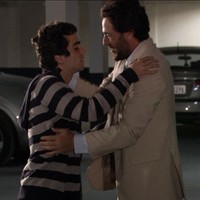 Herculano (Rodrigo Lombardi) dá um carro zero a Alan (Bernardo Marinho ...