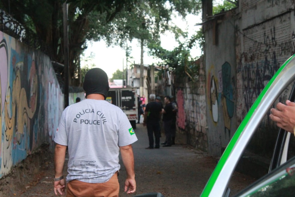 Com Dois Tiros Na Cabeça Mulher é Morta Em Beco Na Zona Leste De