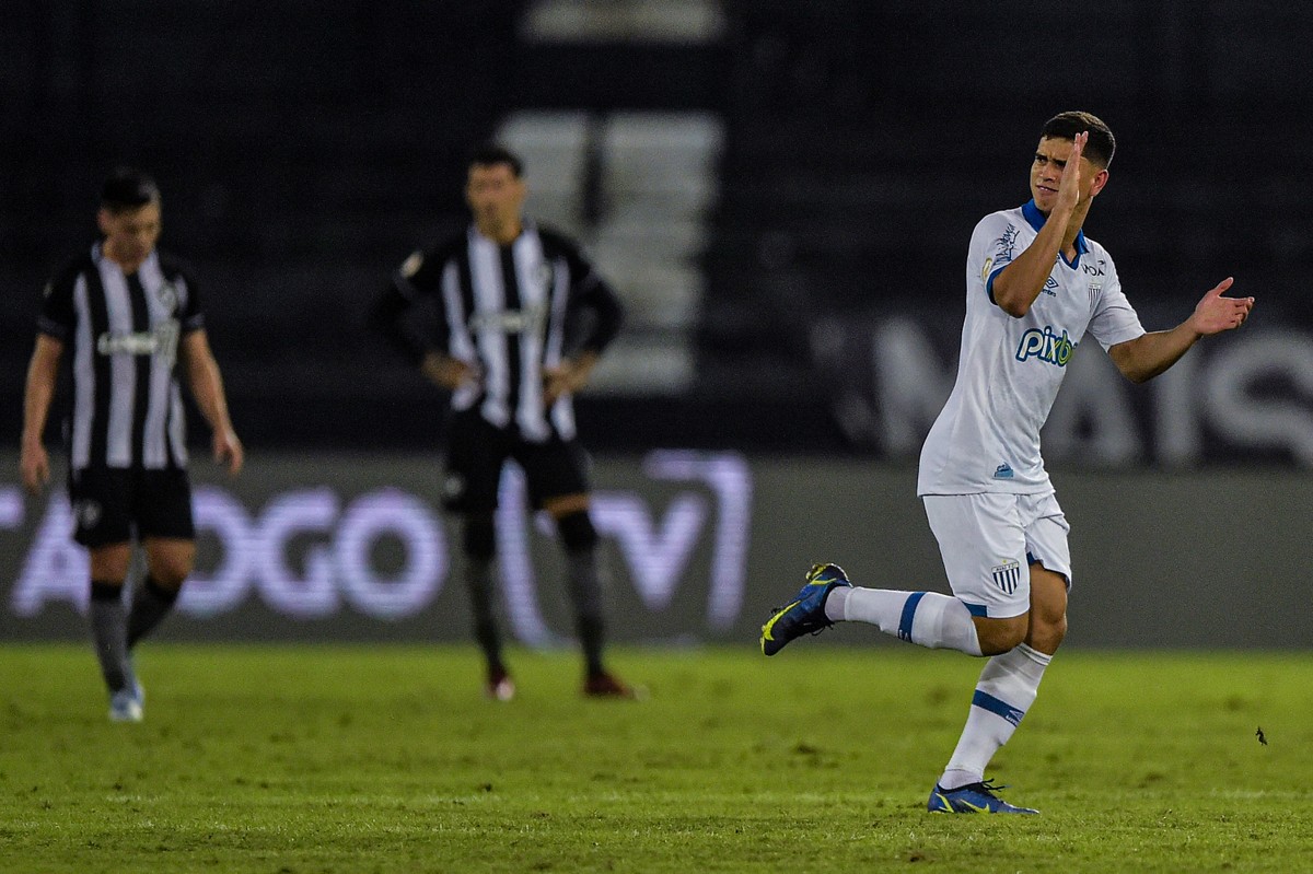 Kevin comemora primeiro gol como profissional no Avaí: “Clube onde já ...