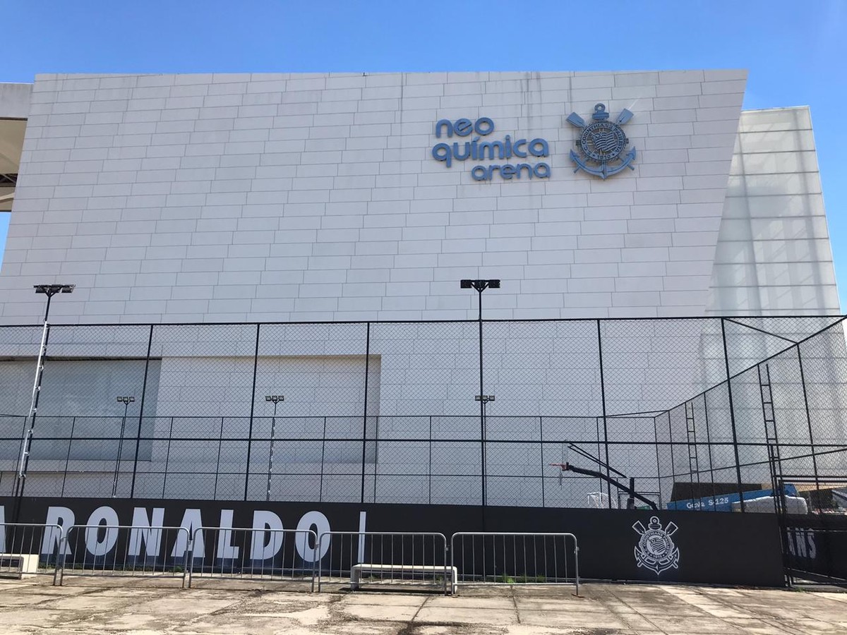 Arena do Corinthians ganha letreiros em nova fachada; veja fotos ...