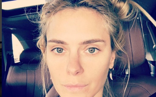 Carolina Dieckmann lembra 'Star Wars' com penteado - Quem | QUEM News Carolina Dieckmann lembra 'Star Wars' com penteado - Quem | QUEM News
