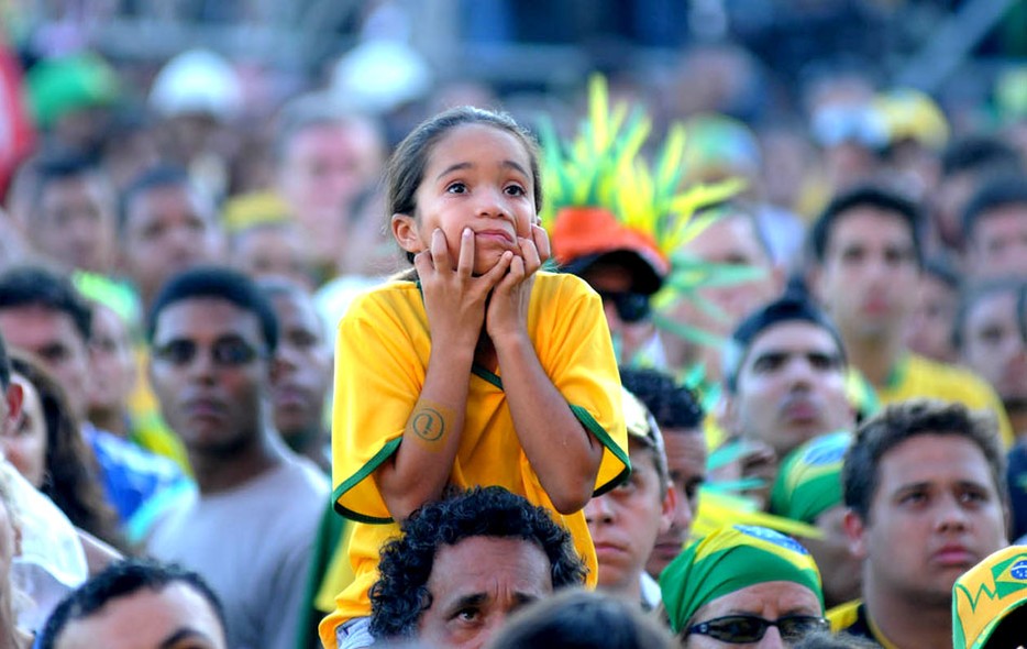 globoesporte - Torcedores mostram animação no Fifa Fan Fest do Rio ...