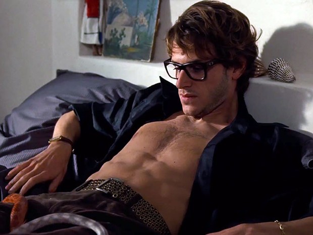 Gaspard Ulliel, que interpreta Saint Laurent em cinebiografia, arranca ...