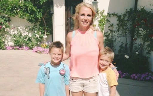 Boa moça! Britney Spears posa comportada ao lado dos filhos - Quem ...